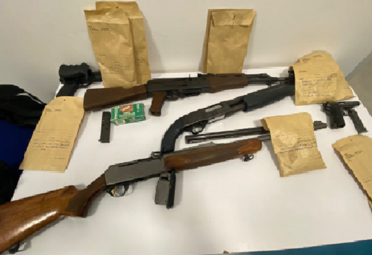 Mise en examen de trois individus pour trafic d’armes grâce à une ...